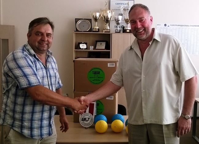 Skolai dāvinājums no Latvijas Handbola federācijas | AUSV AUSV